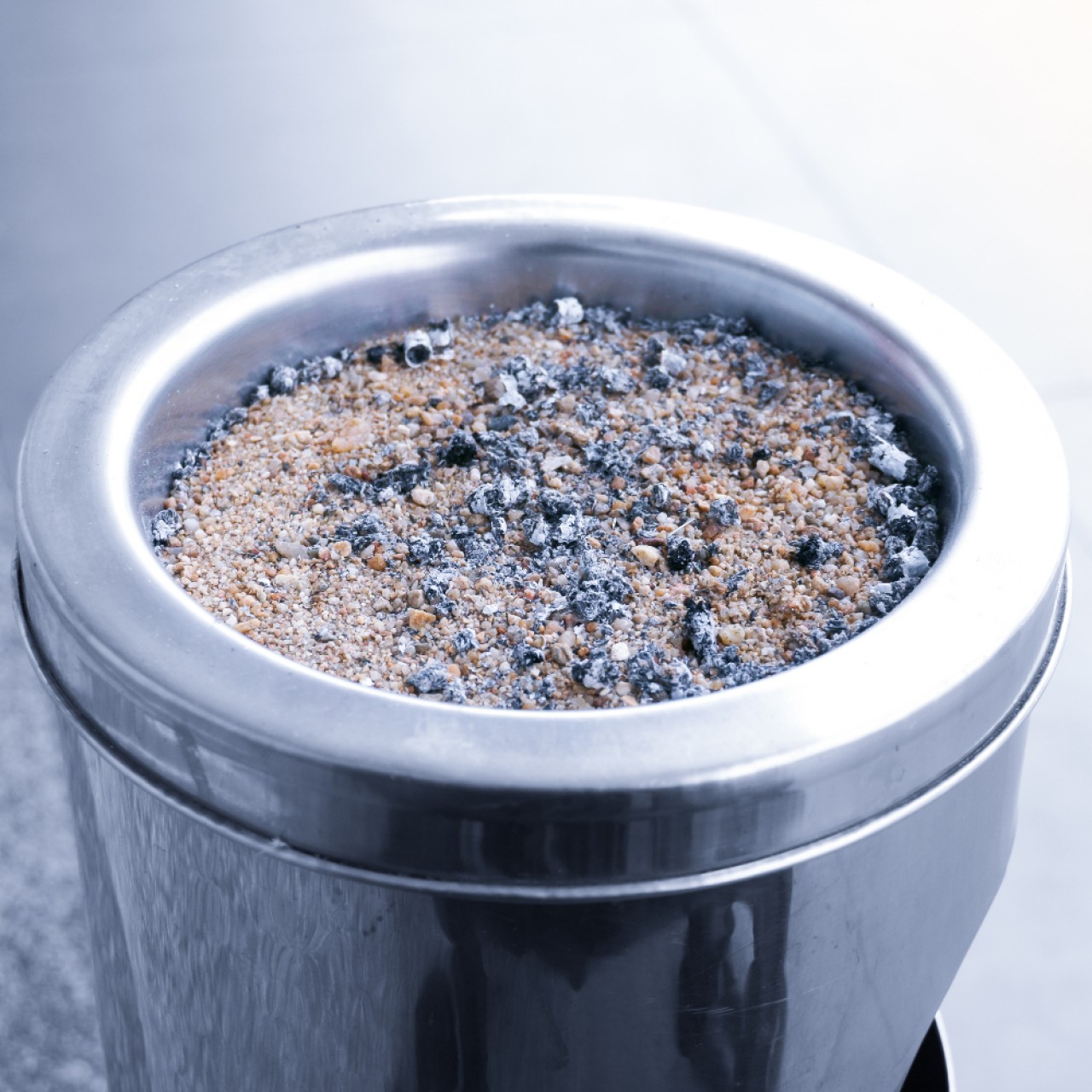 Ashtrays & Cigarette Bins